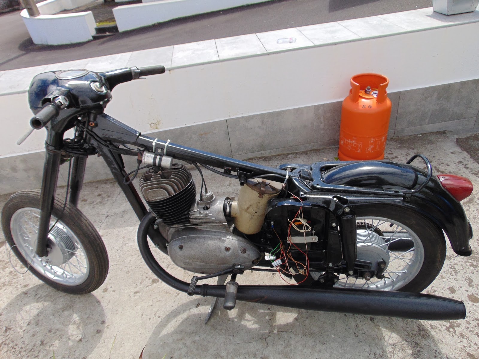 MOTORIZADAS NOS AÇORES: JAWA 250