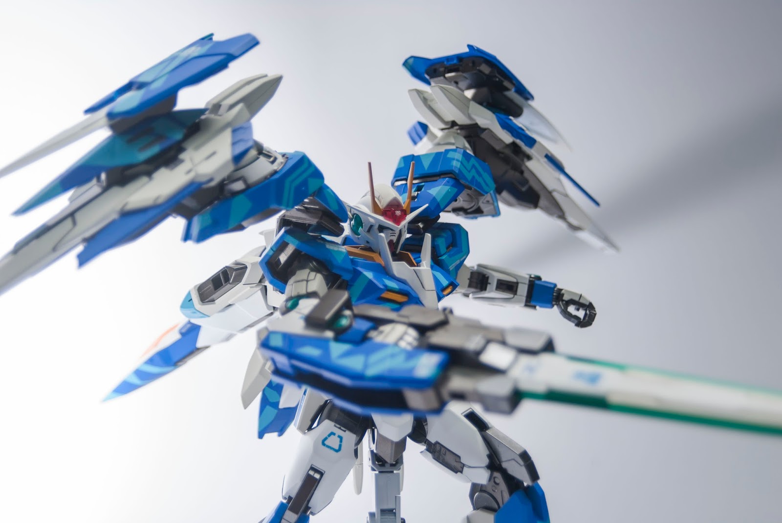 Painted Build: MG 1/100 00 Raiser "10 Years of 00"