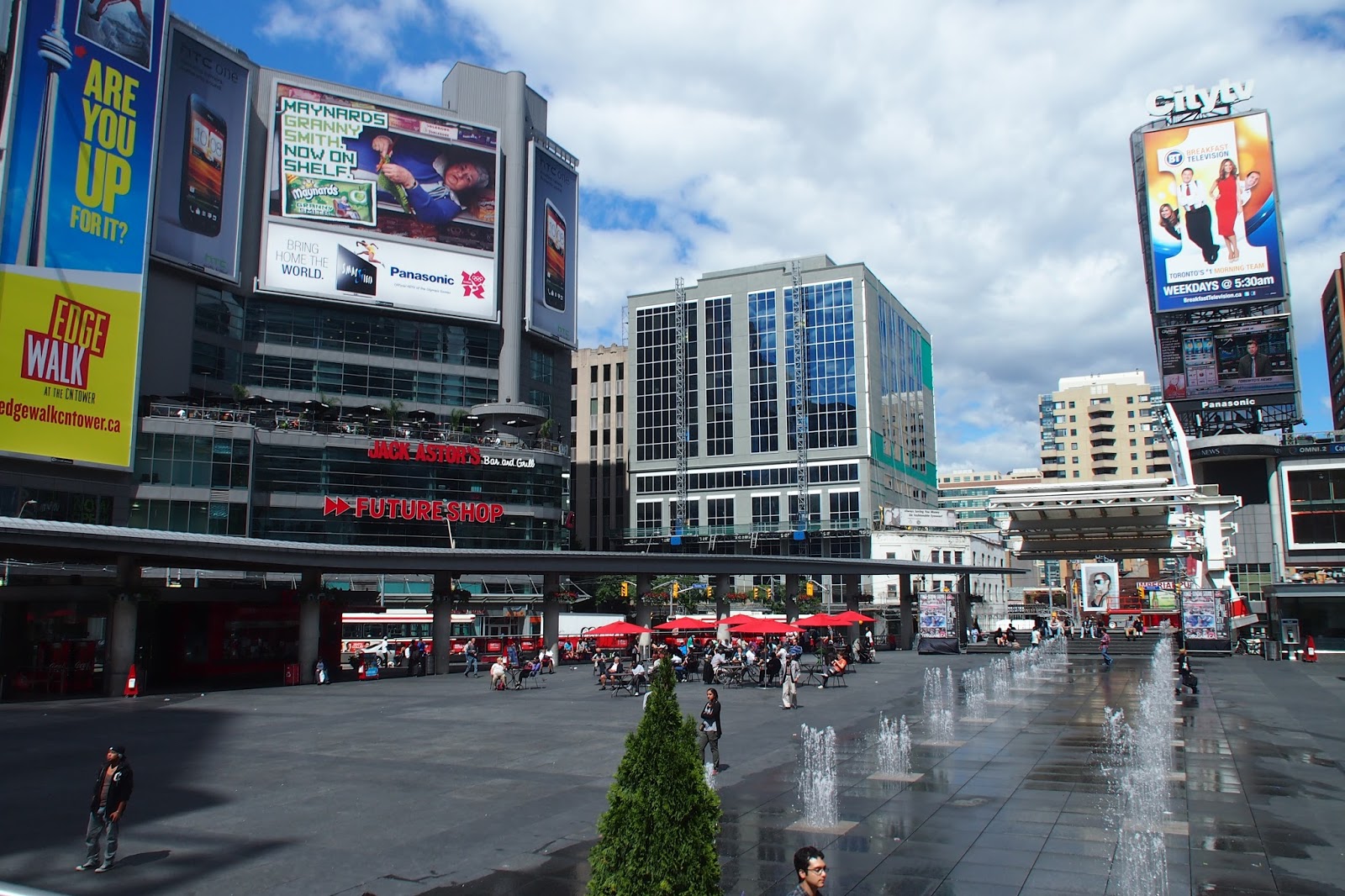 Humber Pulse: T. Dot- Dundas Square