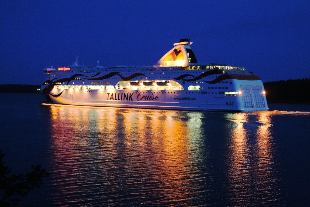 kships: Baltic Queen in Mariehamn, 25 June 2012