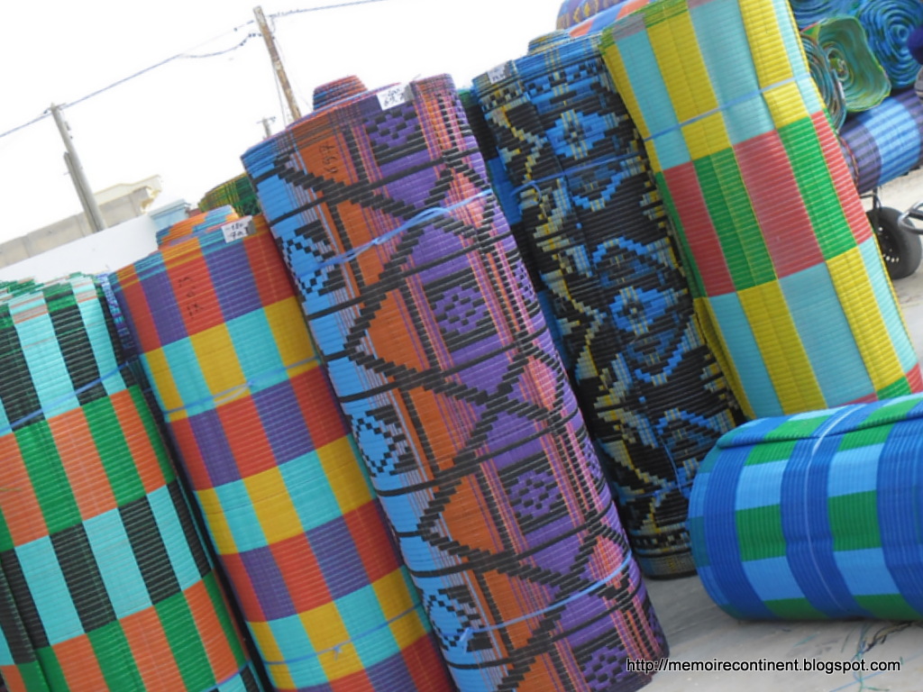 Nattes colorées 100% Africa !: Nattes plastiques colorées.