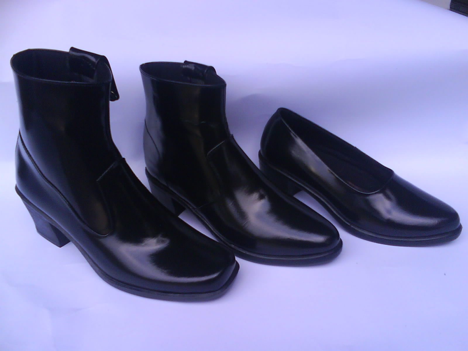 Pengrajin sepatu CORDOVA: Sepatu POLWAN & KOWAD