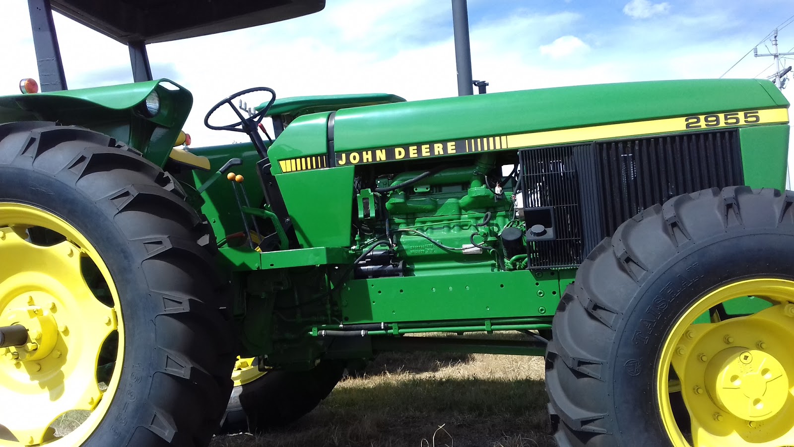 MAQUINARIA AGRICOLA INDUSTRIAL: Tractor John Deere 2955 4x4 $17,500 Dlls.