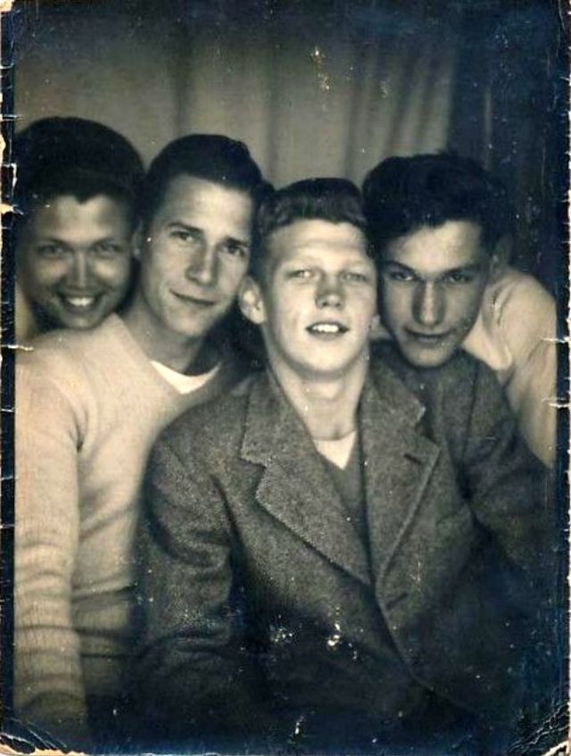 36 Cool Portraits From Photo Booths That Defined Men's Hairstyles in ...