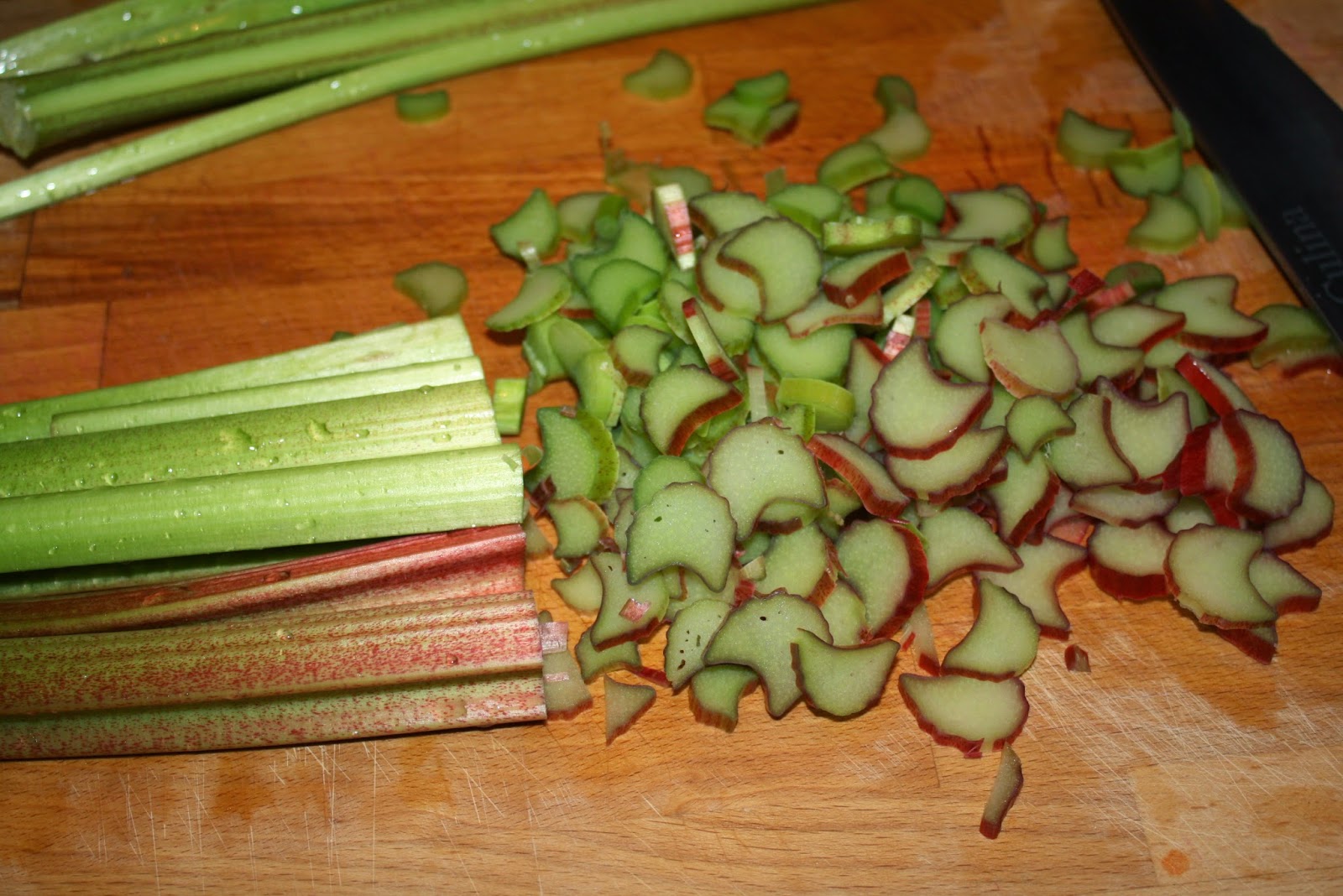 Mat i bestemors hage: Rabarbra