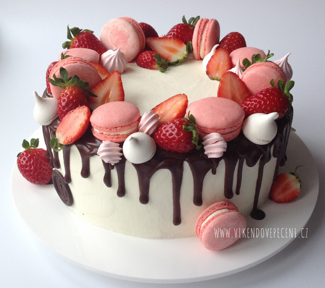 Bezlepkový jahodový dort