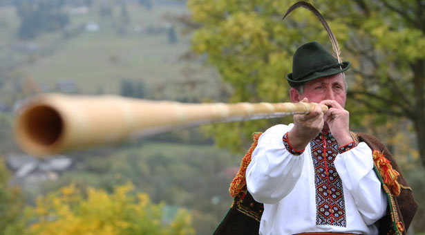 INSTRUMUNDO Instrumentos Musicales: Trâmbiţă, Trembita, Трембіта