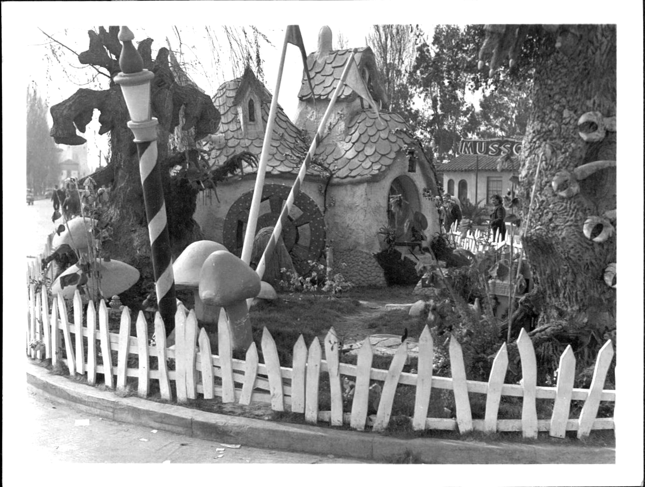 Filmic Light - Snow White Archive: "Dwarfland" at Snow White Premiere