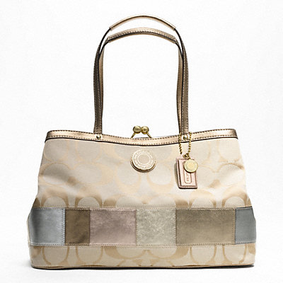 Handbags Haven Enterprise : COACH APPLIQUE SIGNATURE FRAMED SATCHEL F19228