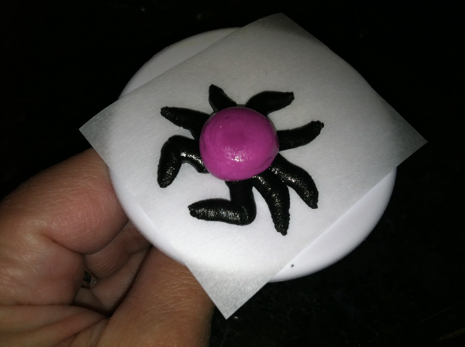 The Iced Queen: Royal Icing Fuzzy Spider