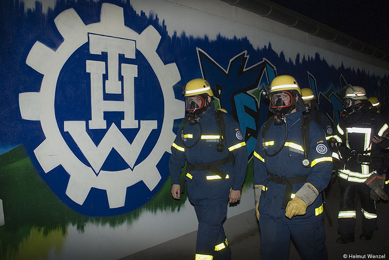 Four Bees: Bundesanstalt Technisches Hilfswerk Shirt , THW 1990's