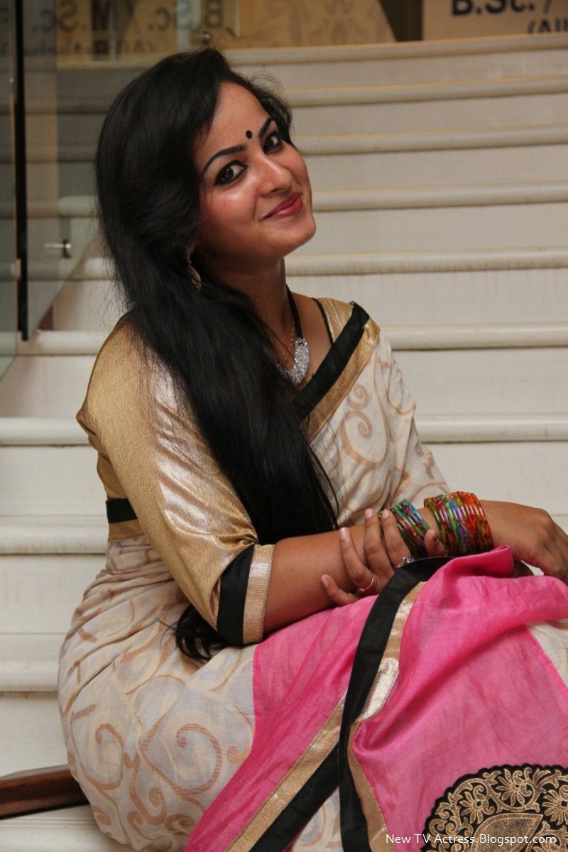 Anusha in Stunning Look | Saree Photos