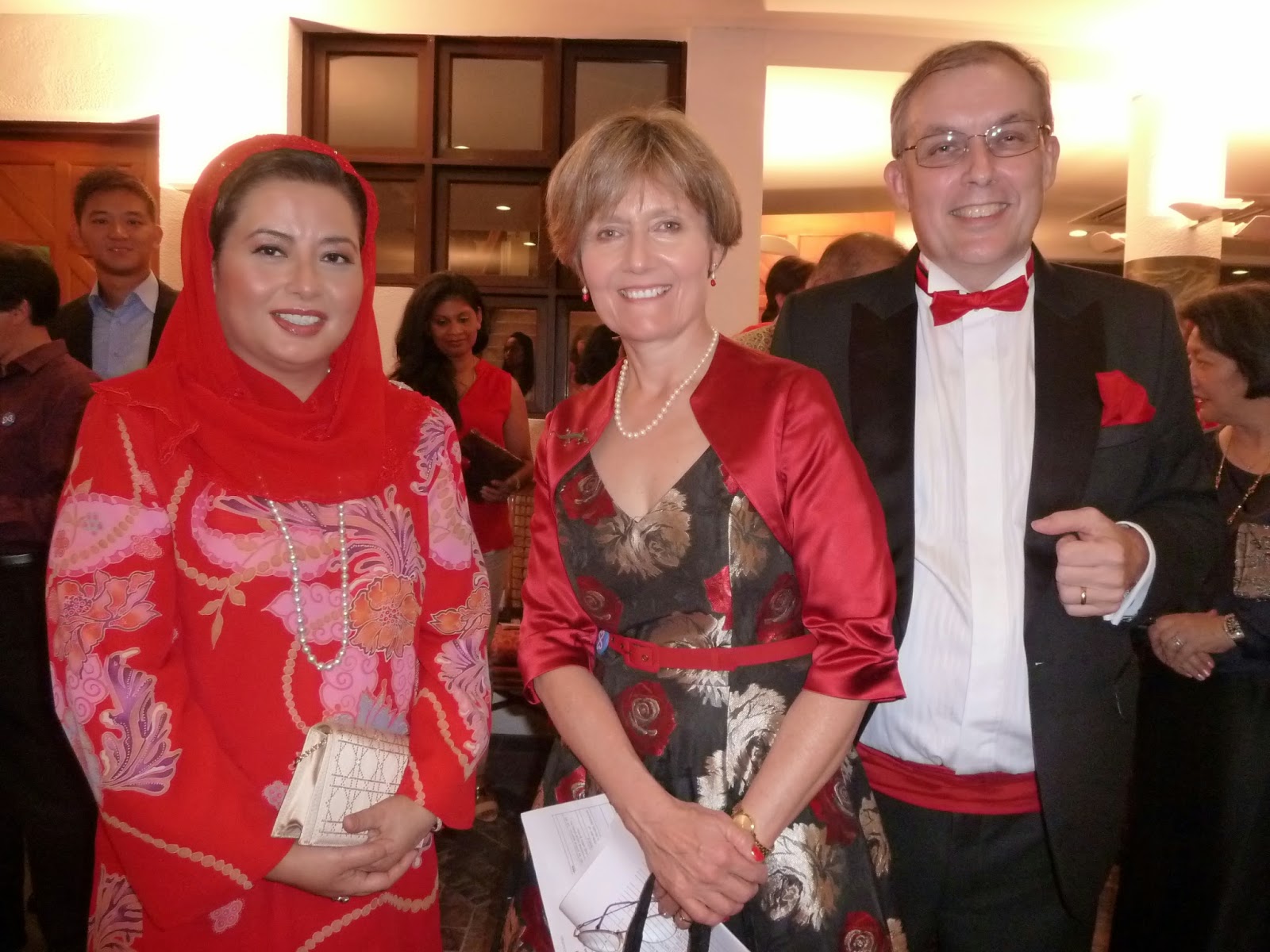 Kee Hua Chee Live!: GAIL FEATHERSTONE, WIFE OF BRITISH HIGH ...