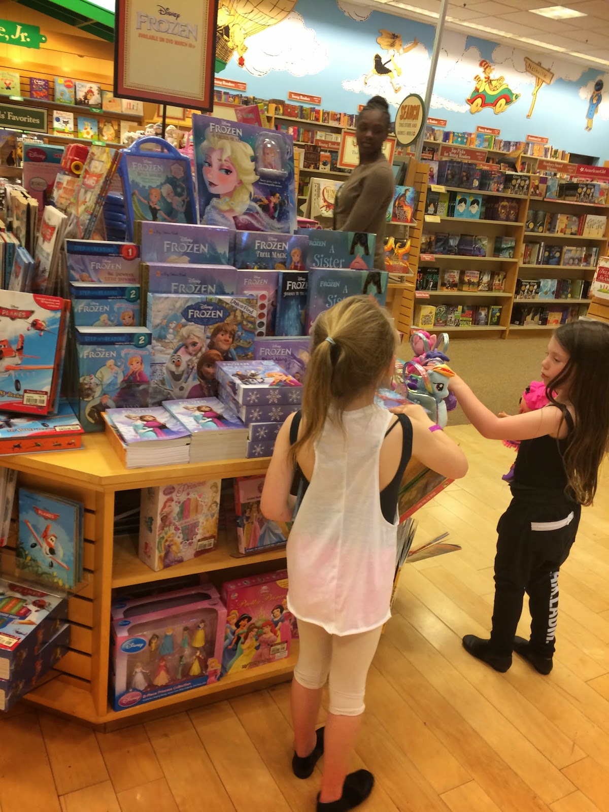 Mojoy: Dance competition, baby!