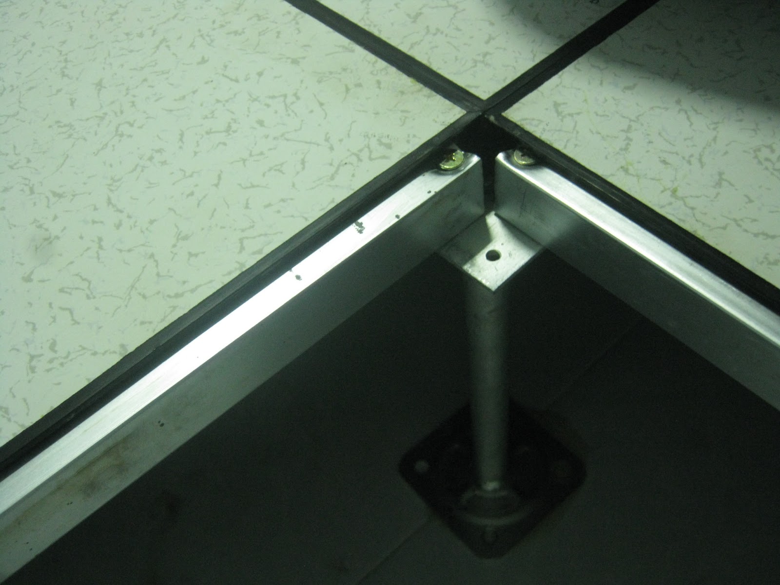 CV.CITRA MANDIRI: Apa yg dimaksud Raised Floor atau Access Floor