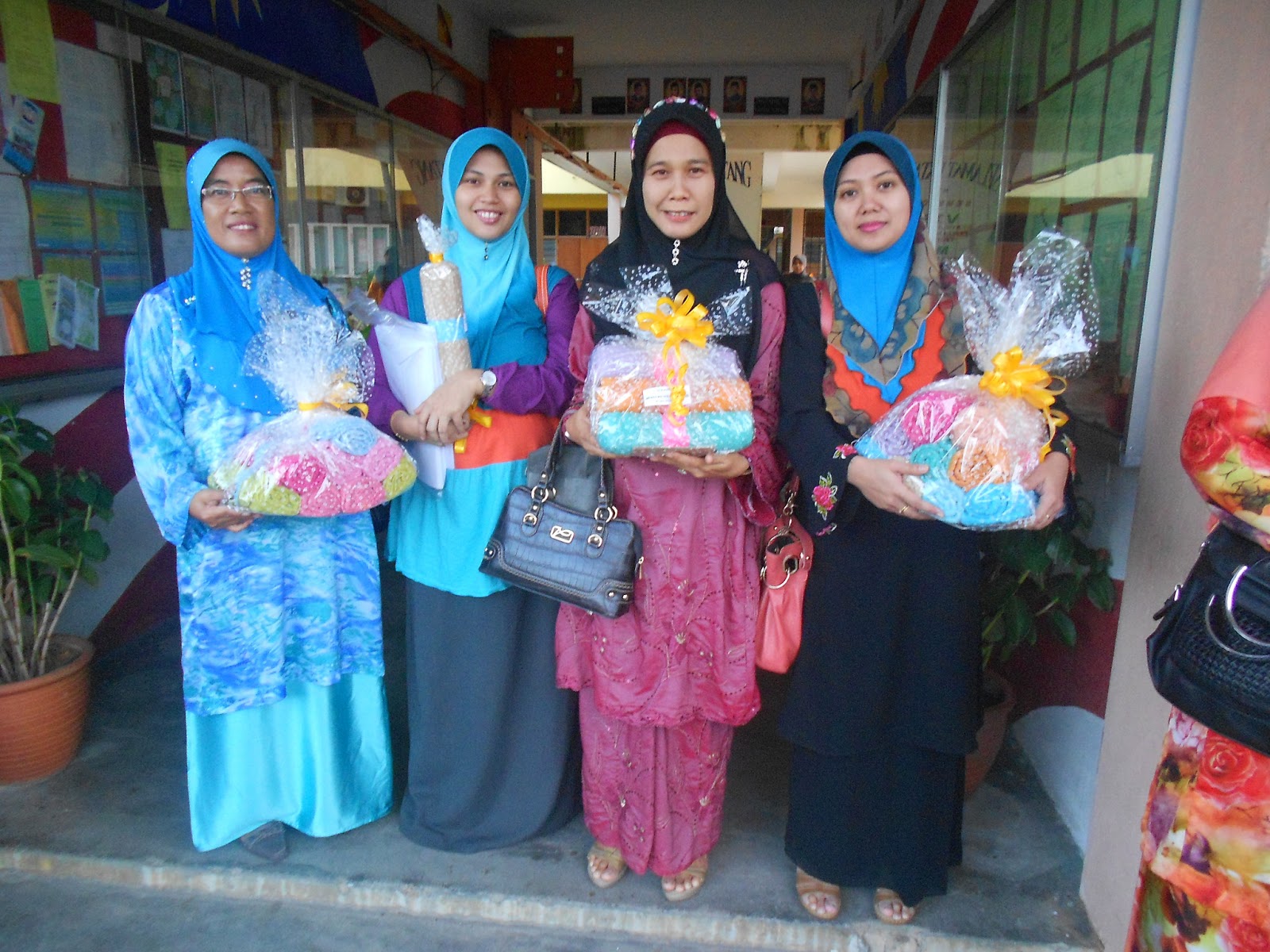 BLOG SMK. SG. CHOH (SEMESCO): PENYAMPAIAN HADIAH SUKANEKA DAN PERMAINAN ...