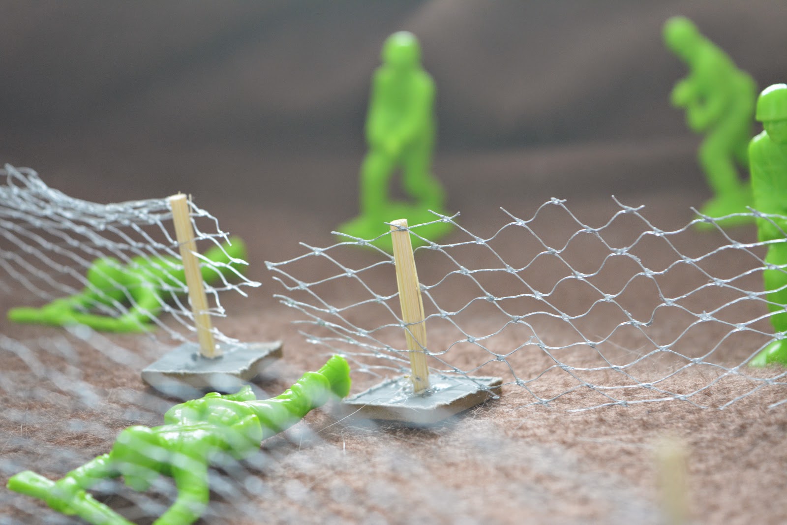 Petite Infanterie: How to make your own mini barbed wire