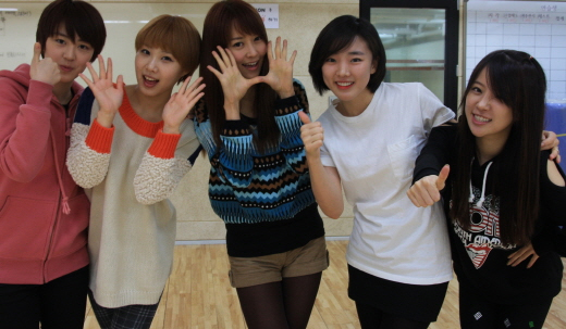 SeeYa’s Lee Boram makes surprise visit to The SEEYA’s rehearsal room ...