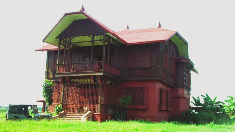 Foot and Fire: Various Photos of Bahay Na Pula in San Ildefonso, Bulacan