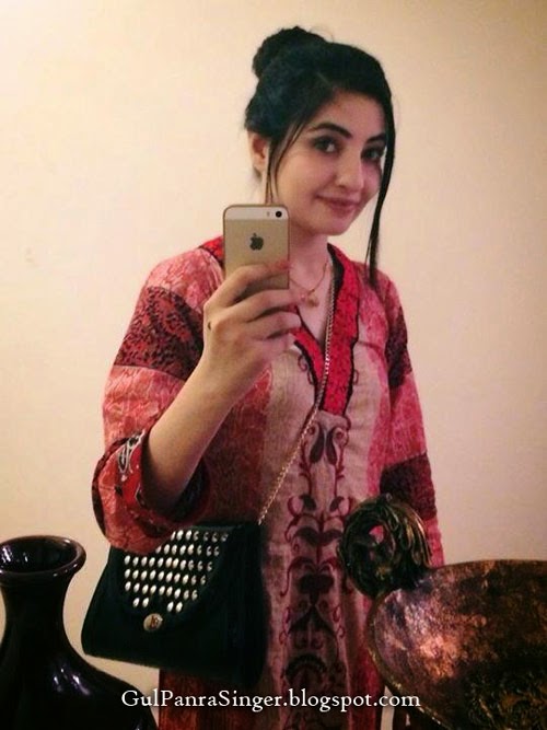 Gul Panra Selfish Photos at Home | Pashto Singer Gul Panra Official Blog