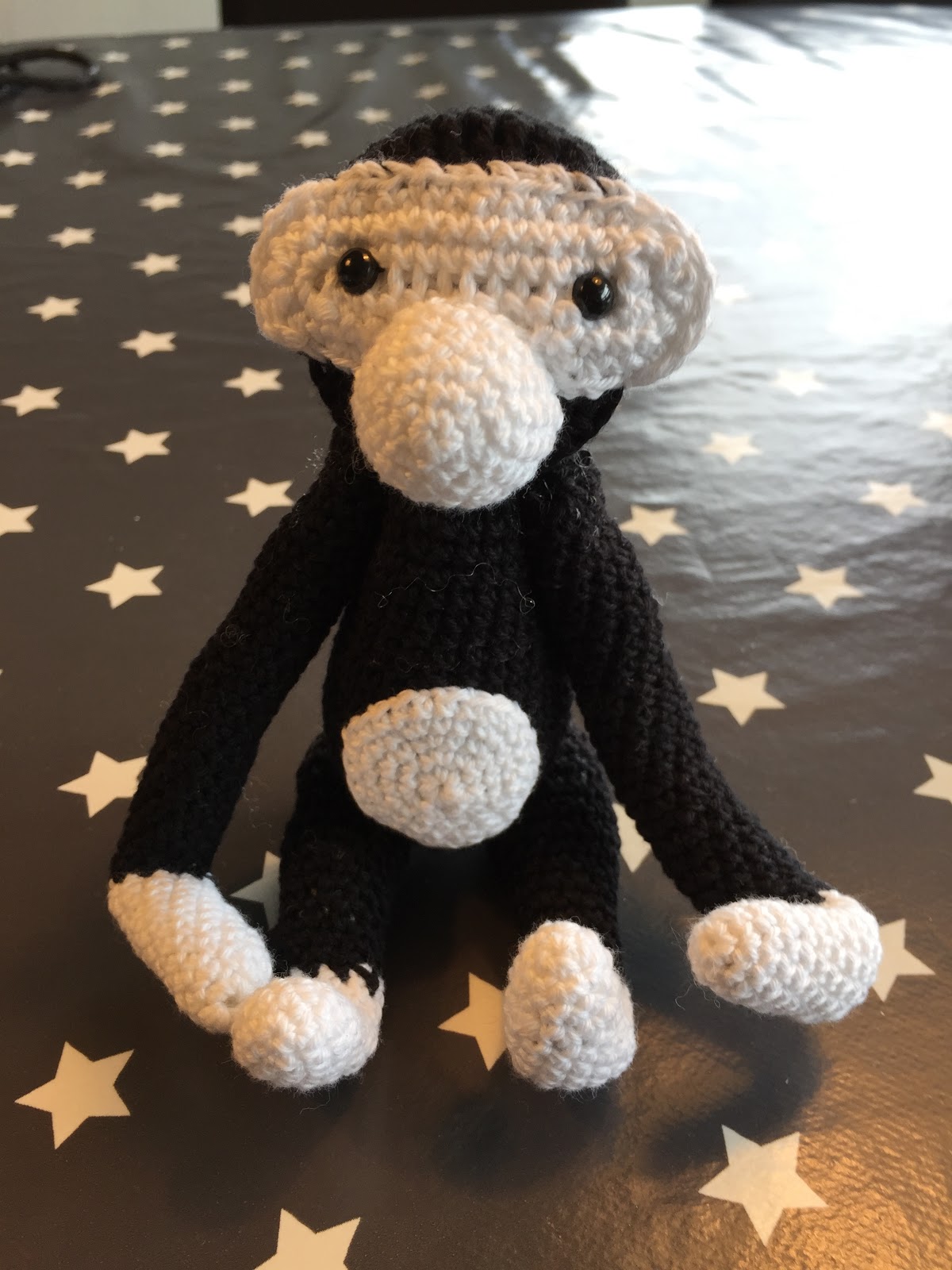 sysletrolden: En sort hvid abe