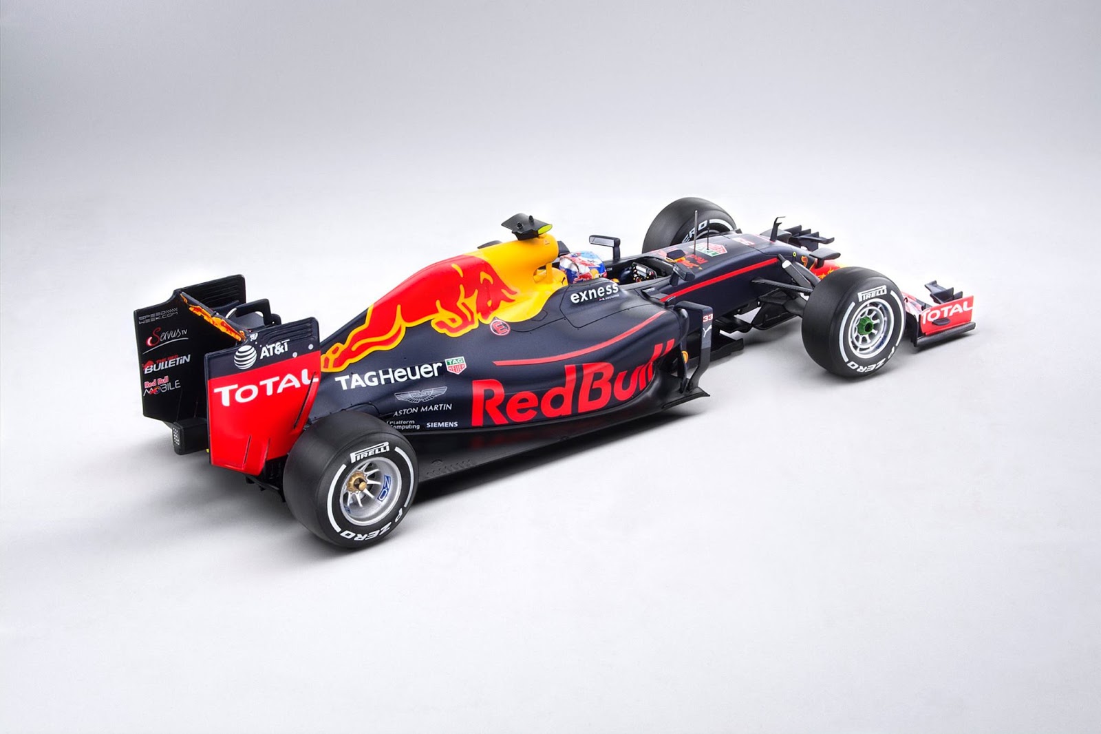 Spark 1/18 Red Bull RB12 Max Verstappen - GPworld News