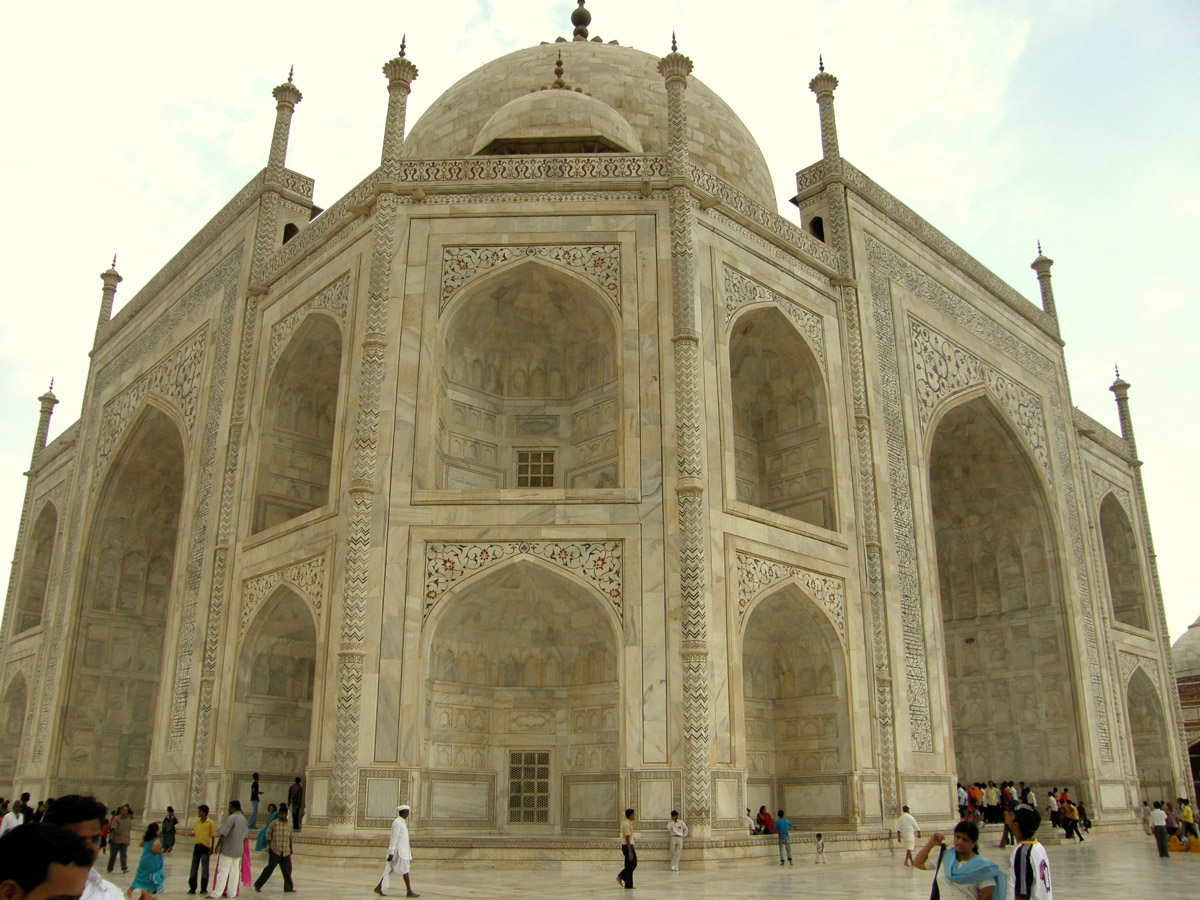 The Taj Mahal: The History & Visual Experience of the Taj Mahal