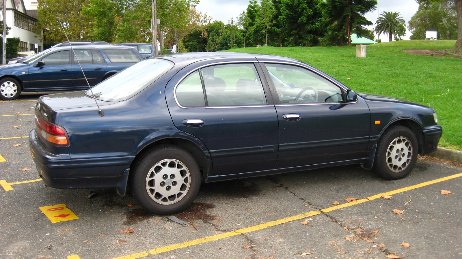 Aussie Old Parked Cars: 1995 Nissan Maxima 30 GV