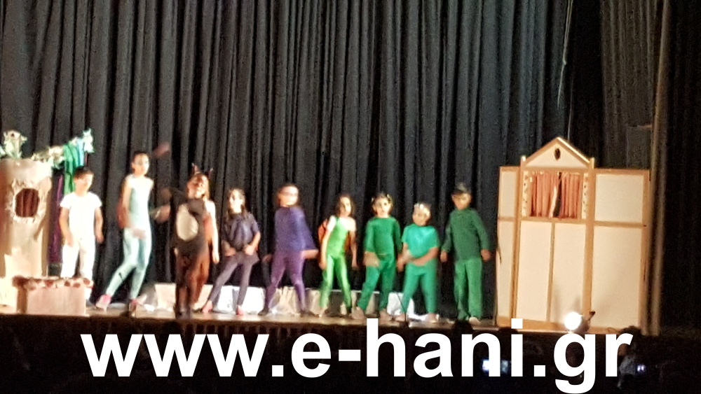 e-hani: Καθήλωσε μικρούς και μεγάλους το ΜΑΓΙΚΟ ΔΕΝΔΡΟ στα ΑΣΠΡΑ ΣΠΙΤΙΑ ...