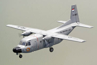 AIRPLANE SCALE MODELKIT: CASA C- 212