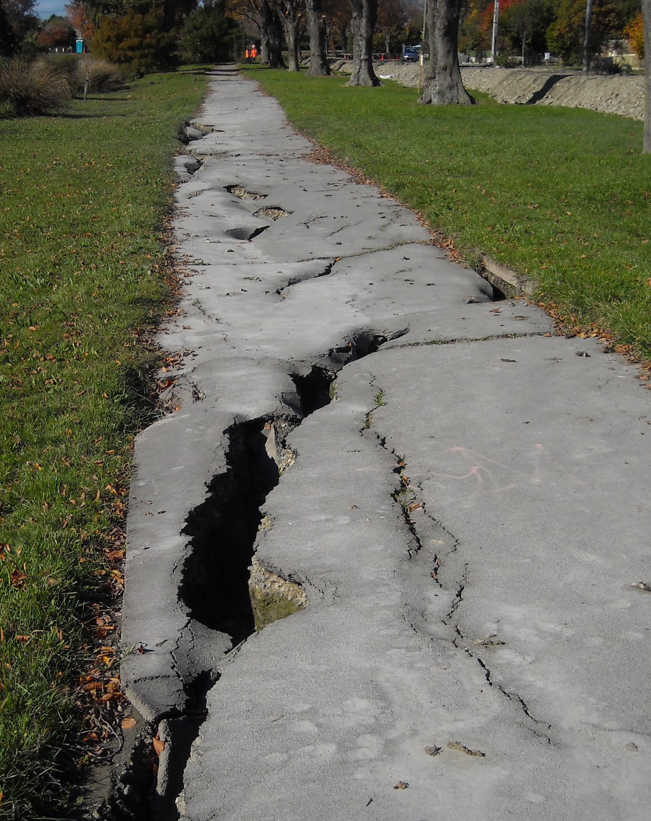 Woza Wanderer: CONTAMINATED WATER. Avon River, Avonside, Dallington Quaked
