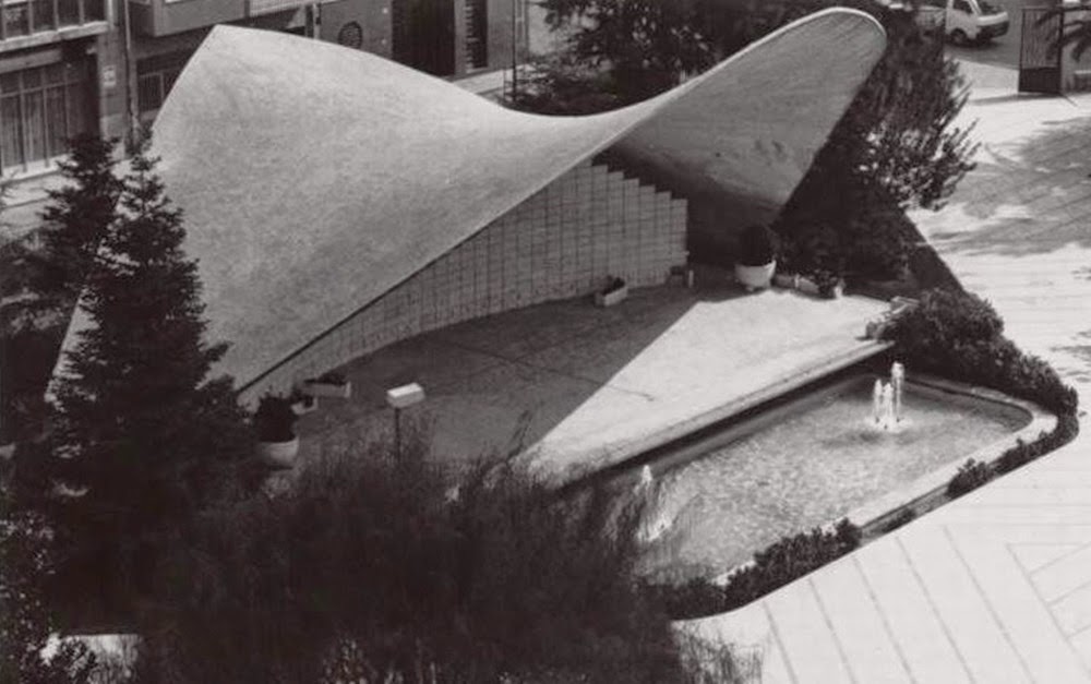 ELDA. LA ESQUINA DEL GUARDIA: Concha de la plaza Castelar. Años 80.