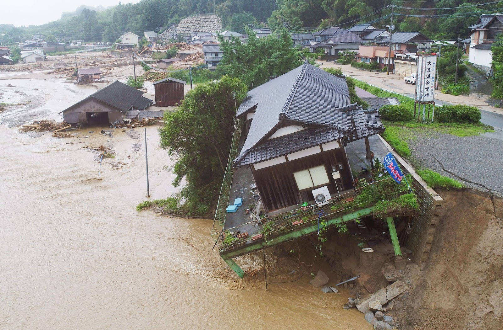 The Big Wobble : Japanese flood horror "Hillsides gave way under the ...