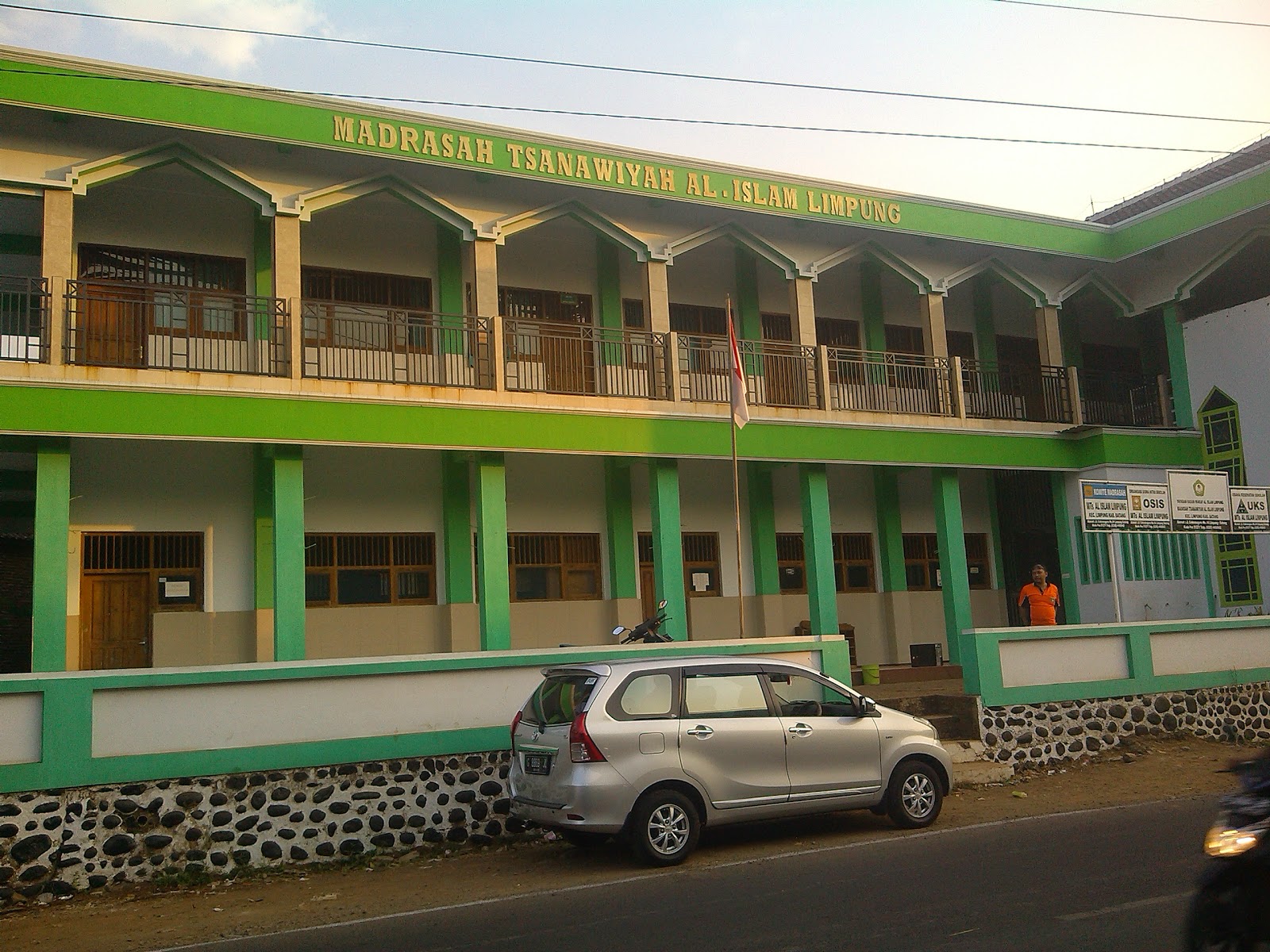 Survei Lokasi Di Madrasah Tsanawiyah Al-Islam Limpung Batang