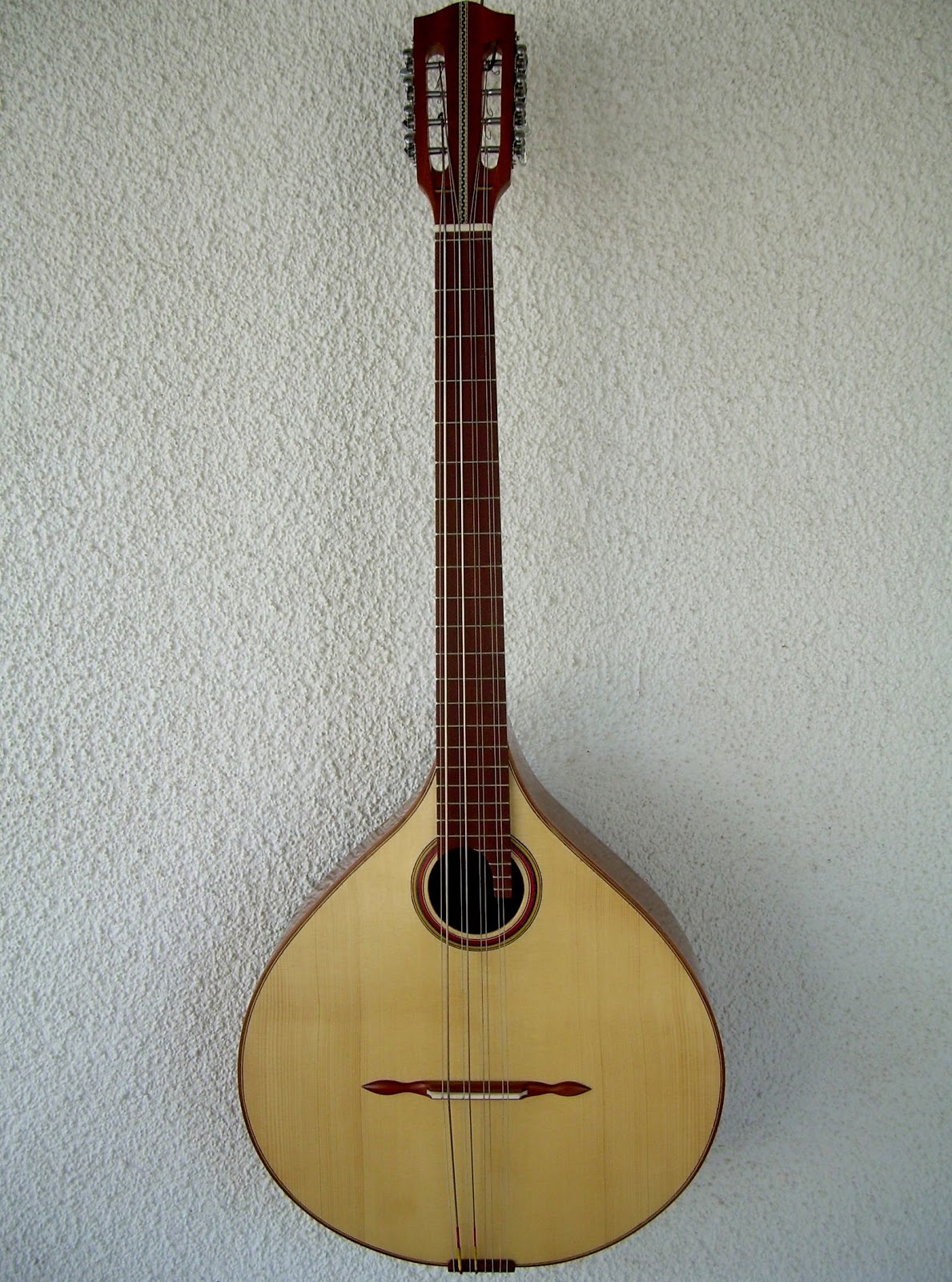 Alfonso Sandoval - Luthier: MANDOCELLO