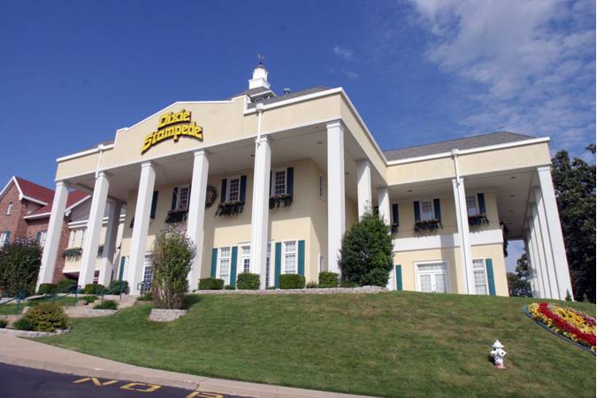 What a Country!: Branson - Dixie Stampede