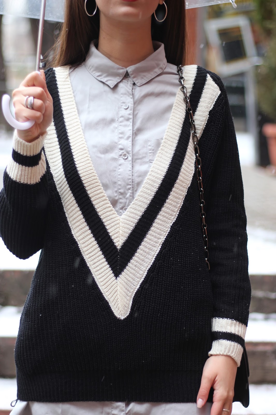 V neck sweater | BEAUTY FINE PRINT