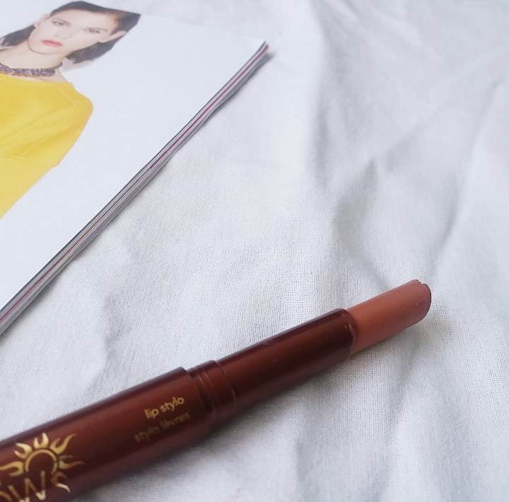 Avon 2u1 rumenilo i hajlajter & Glow Lip Stylo ruz za usne