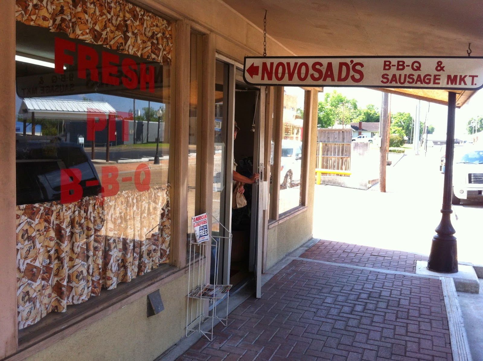 The Barbecue Fiend: Novosad's BBQ & Sausage Market (Hallettsville, TX)