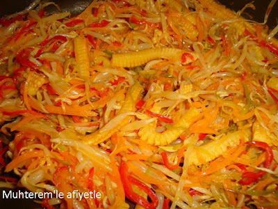 Muhterem'le Afiyetle: SEBZELİ NOODLE