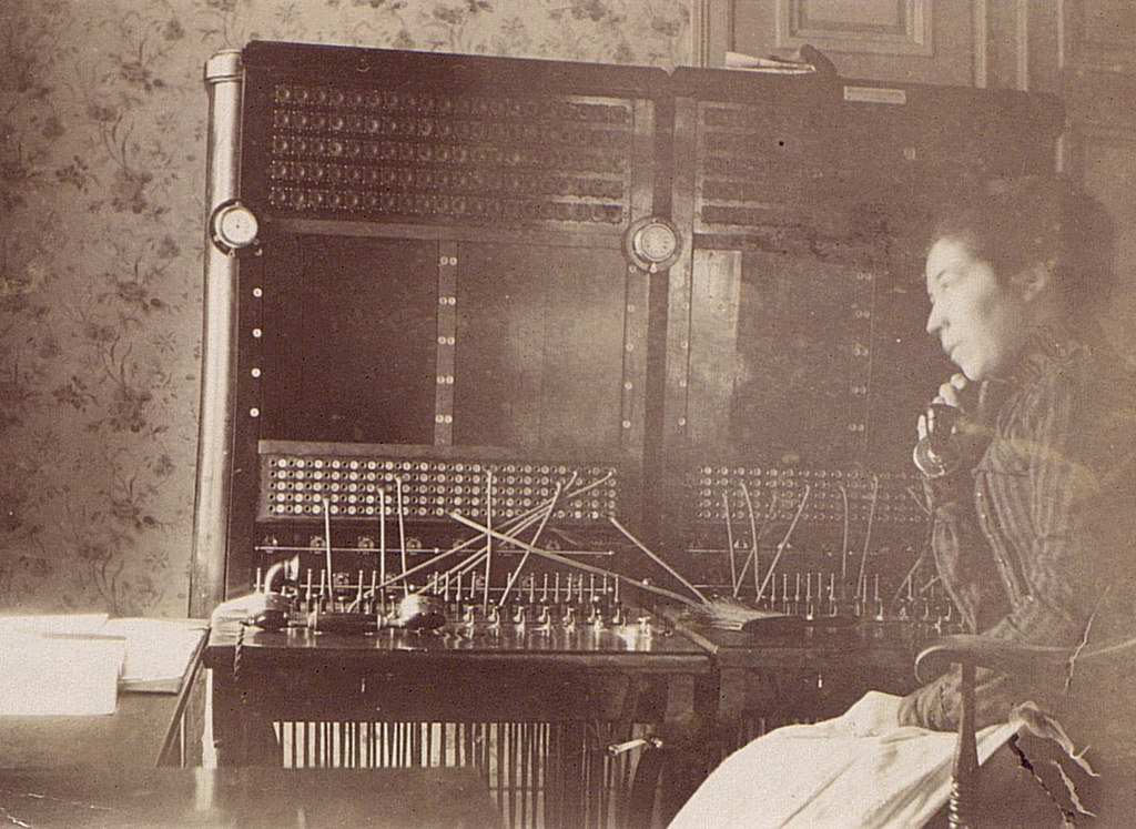 18 Rare Vintage Photographs of Swedish Telephone Operators at the Turn ...