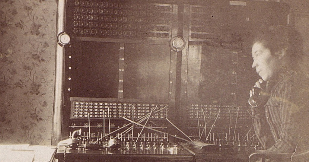 18 Rare Vintage Photographs of Swedish Telephone Operators at the Turn ...