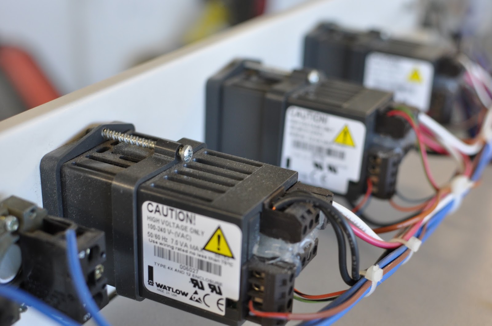 handverker: stratasys fdm 2000: electronics closer look