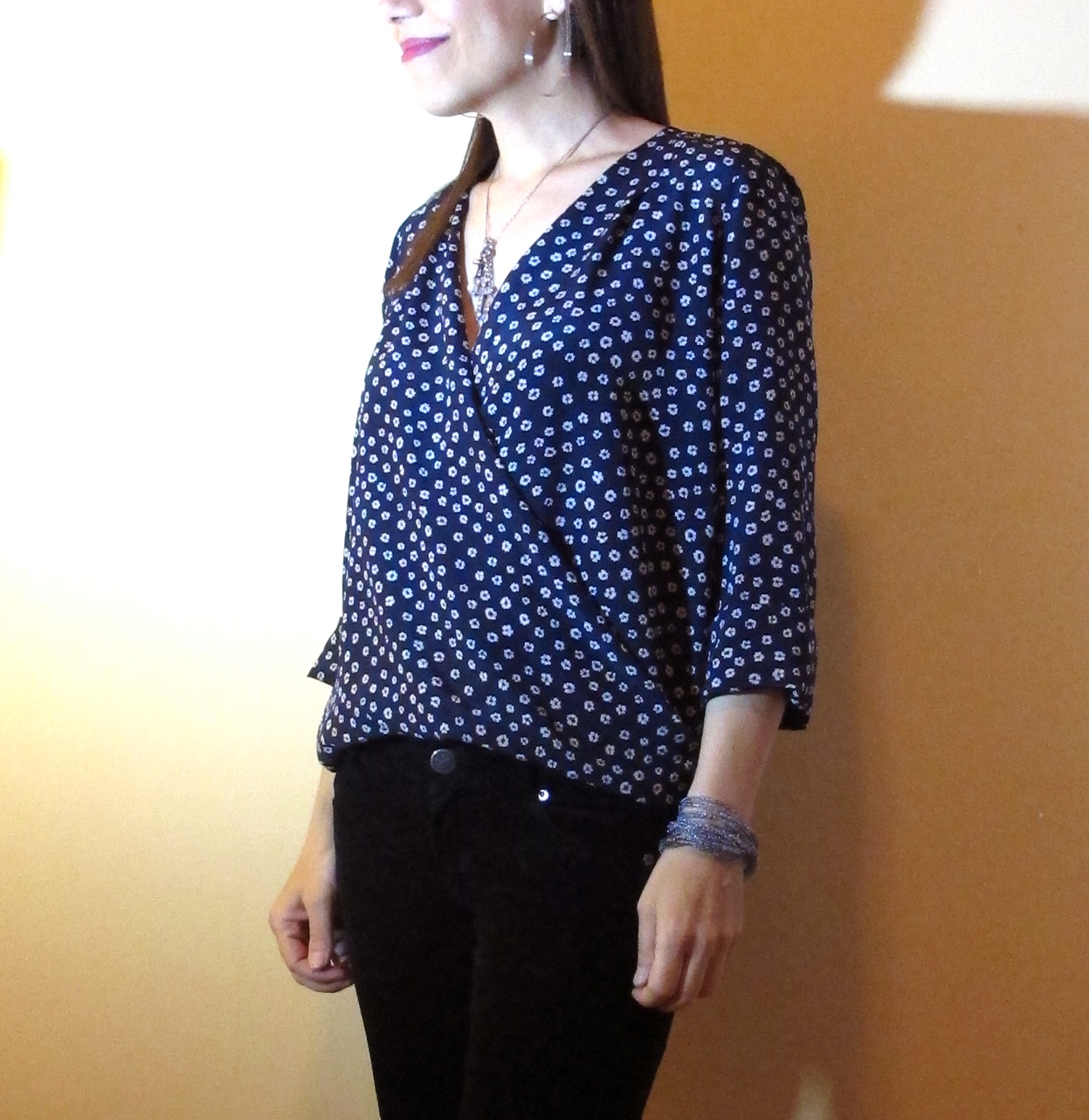 StyleArc Dotty Blouse in floral silk print / StyleArc Dotty Blouse en soie fleurie