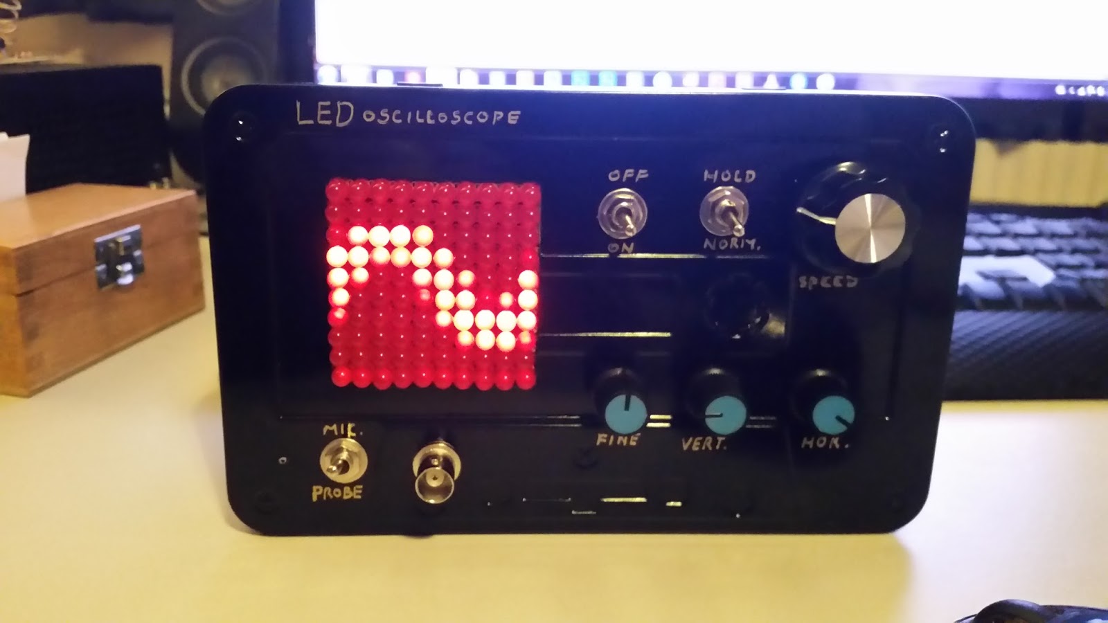 Eddy Bergman.com: LED Oscilloscope with 100 LEDs.