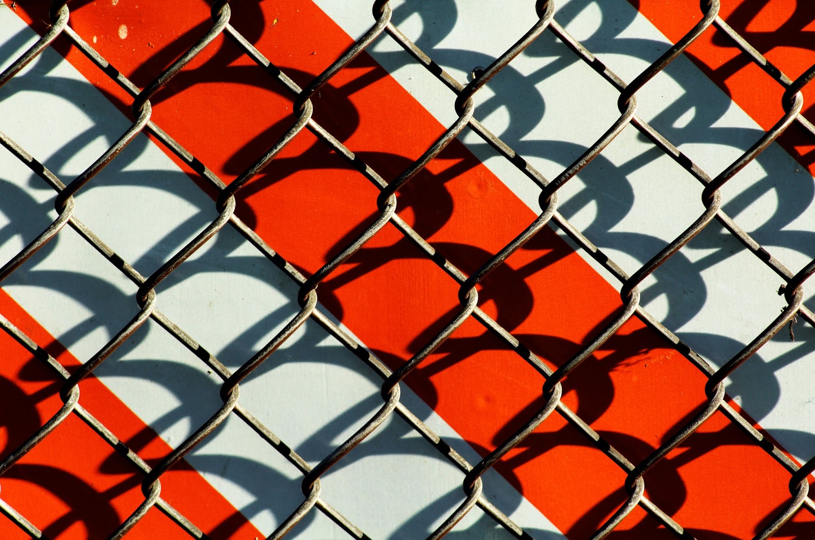 THOUGHTS ON ARCHITECTURE AND URBANISM: Wire mesh and colors abstracts