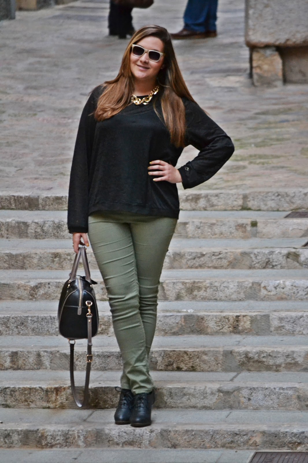 * Your gold girl: Military colours. // Colores militares.