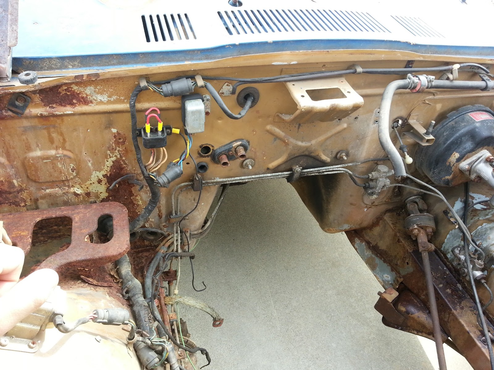 The Project Car: First inspection: Engine bay.