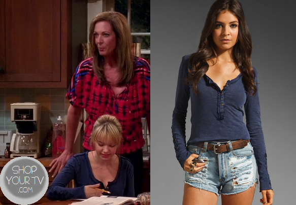 Mom: Season 1 Episode 1 Violet's Navy Crochet Cuff Henley | Fashion ...