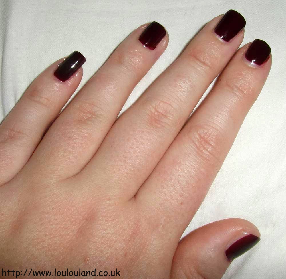 LouLouLand: An Iconic Nails Of The Day - Chanel - Rouge Noir